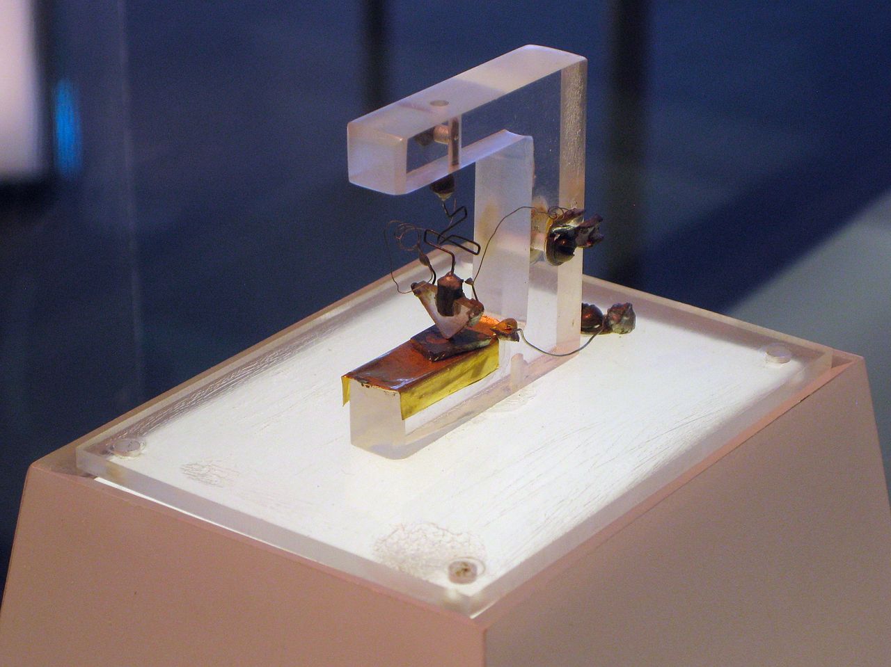 The Role of the Transistor in Amateur Radio - Ham Radio Academy